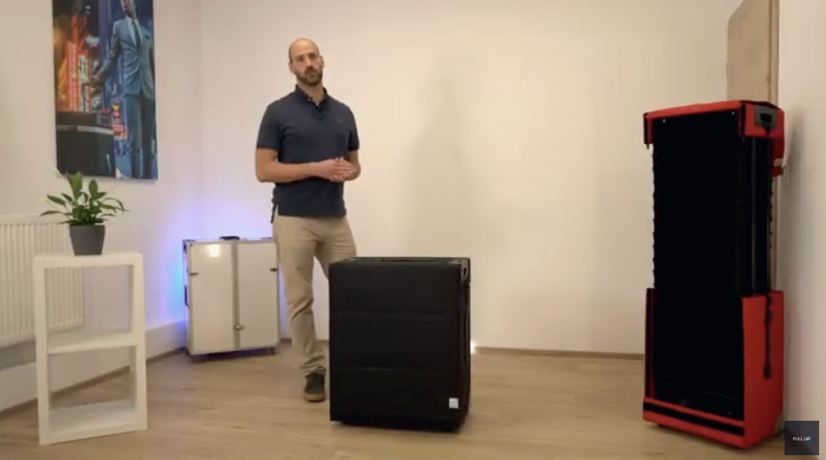 This is how the Pull-Up Samplecase works – Presenting with a system